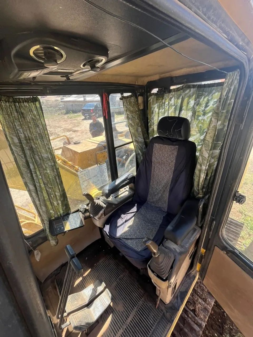 Escavadeira KOMATSU PC150 - Máquinas pesadas para construção - Santa ...