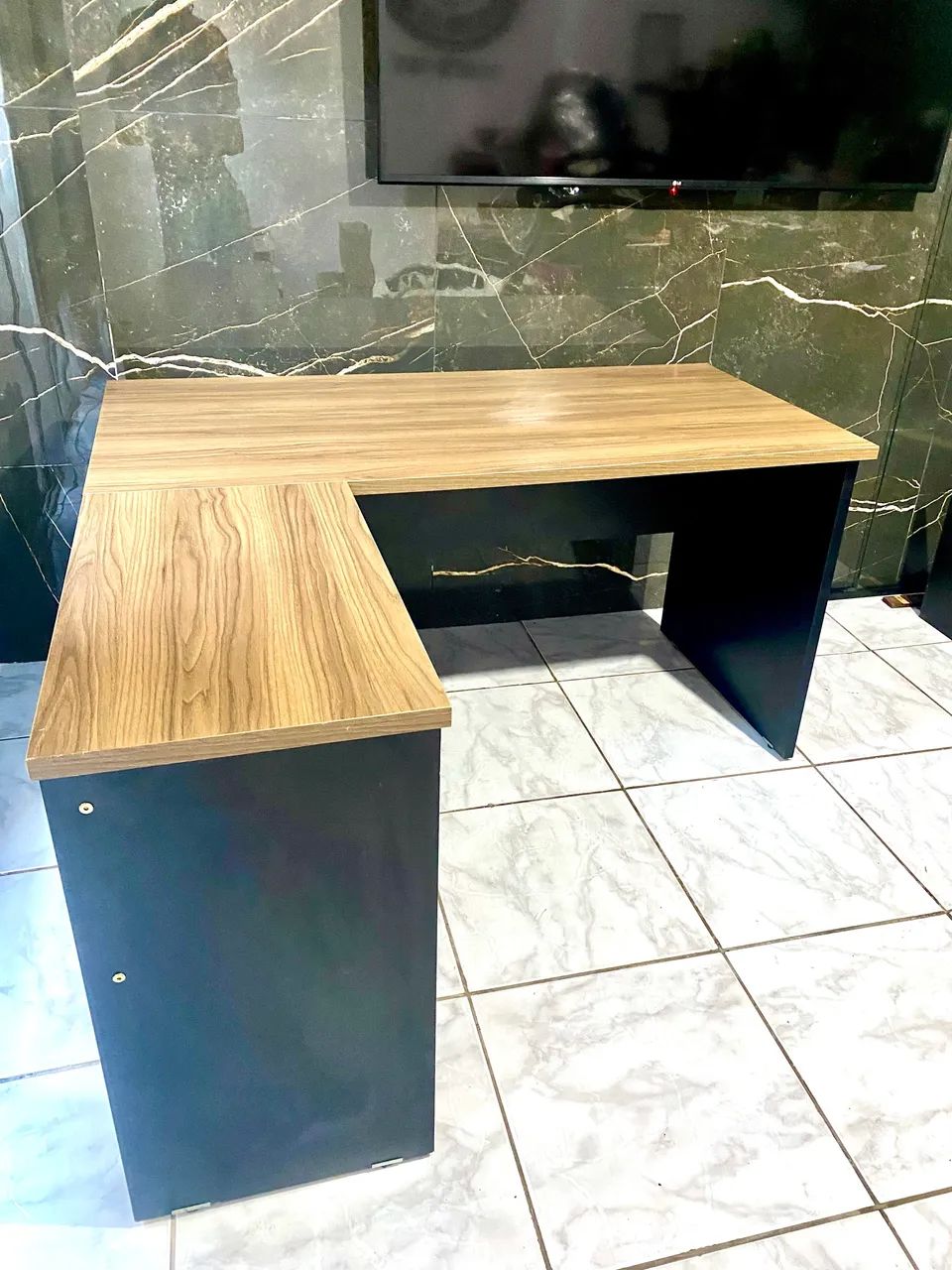 Mesa em L seminova grande 140C x 140C x 70L x 74A - Móveis de ...