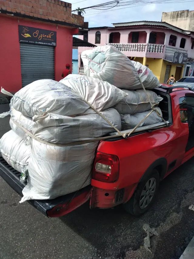 "fardo de roupas" no Brasil