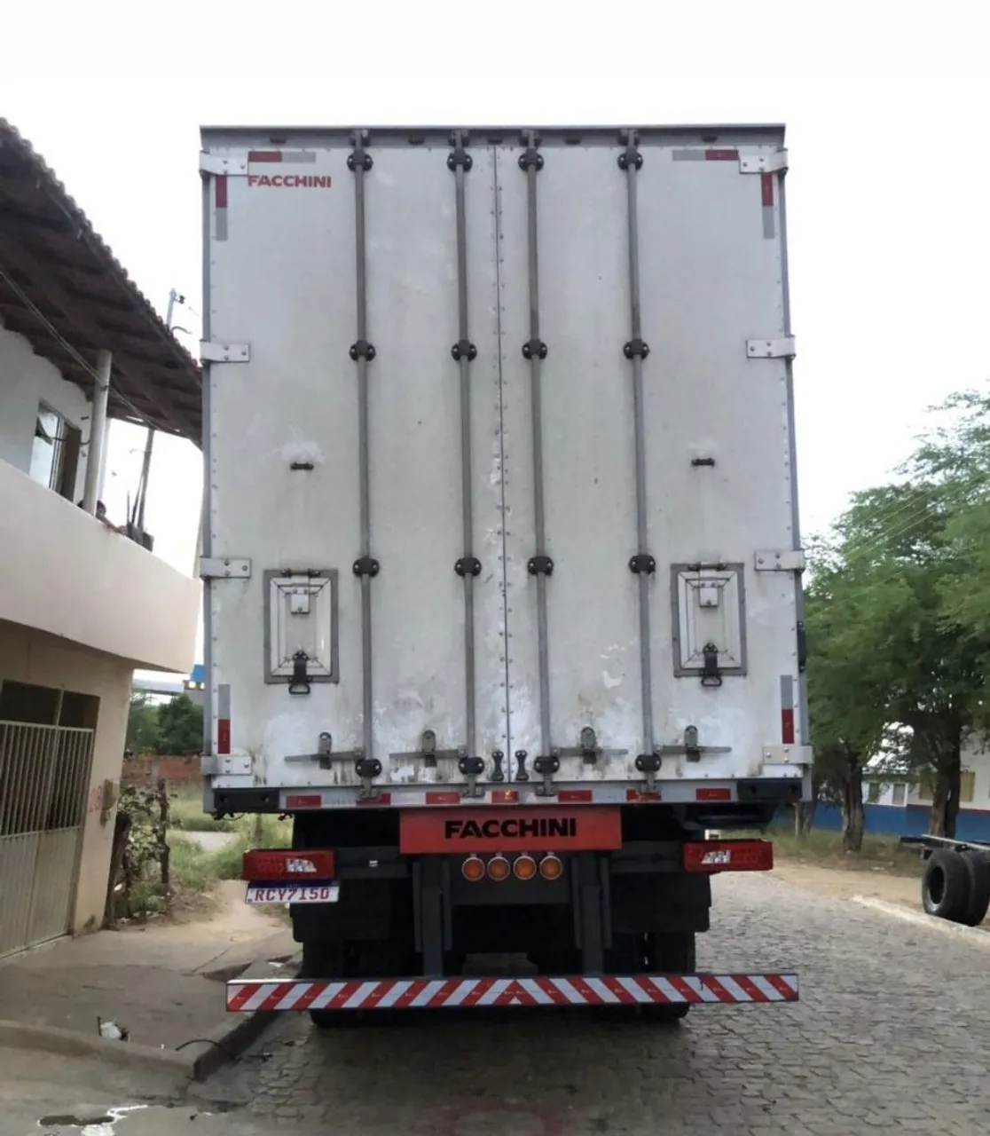 "bau facchini" - Caminhões no Brasil