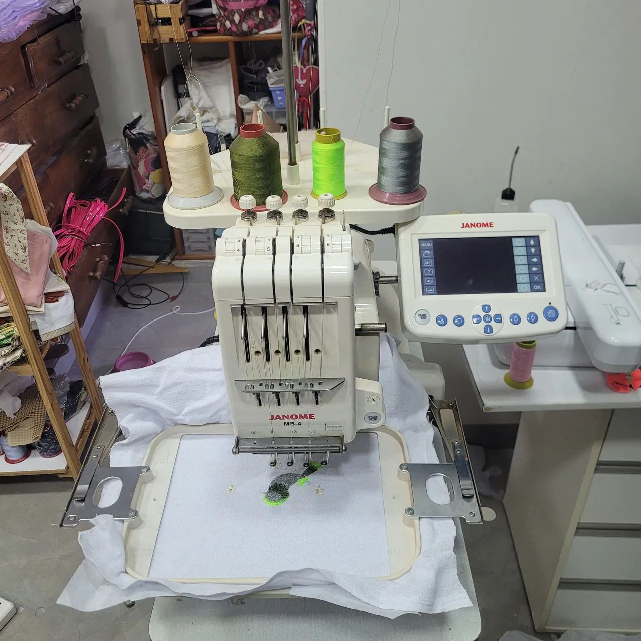 Máquina de Bordar Janome MB4 - Máquinas para produção industrial ...