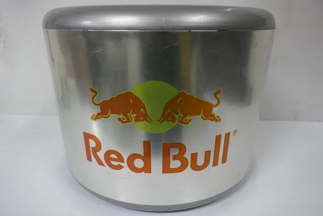 "cooler red bull" no Brasil