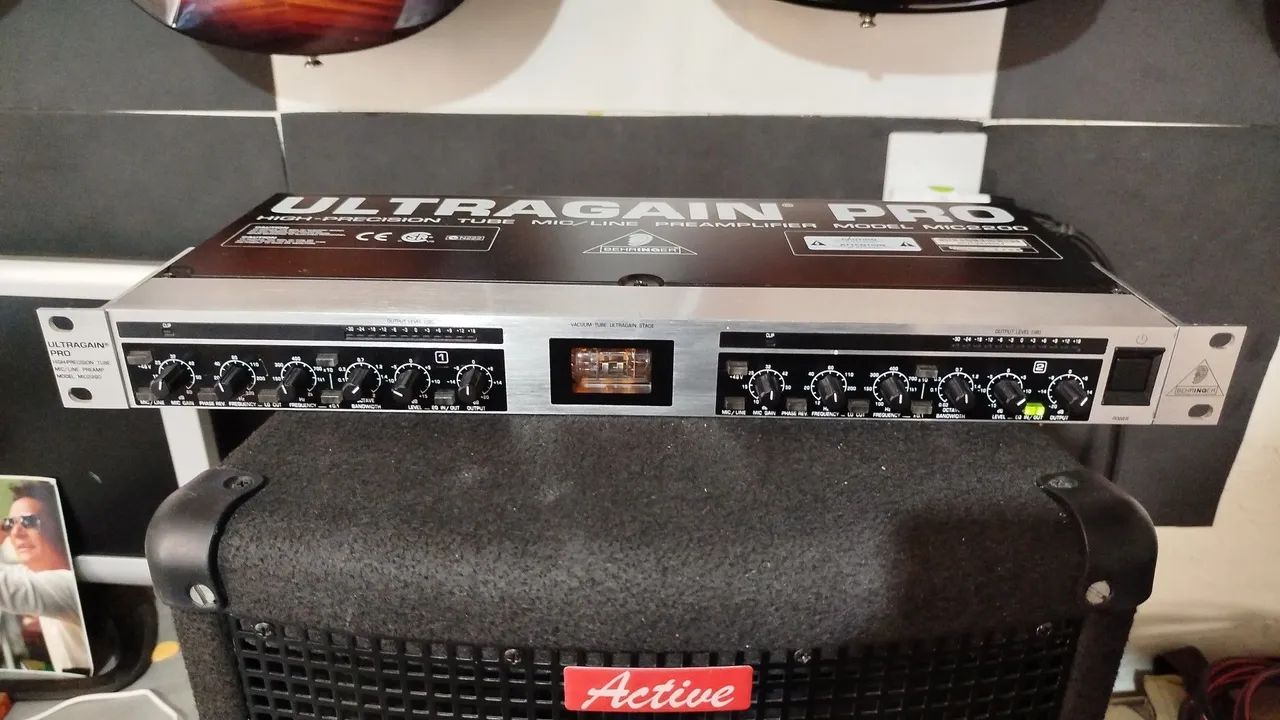 Behringer Ultragain Pro Mic2200 - Pré-Amplificador de Microfone ...