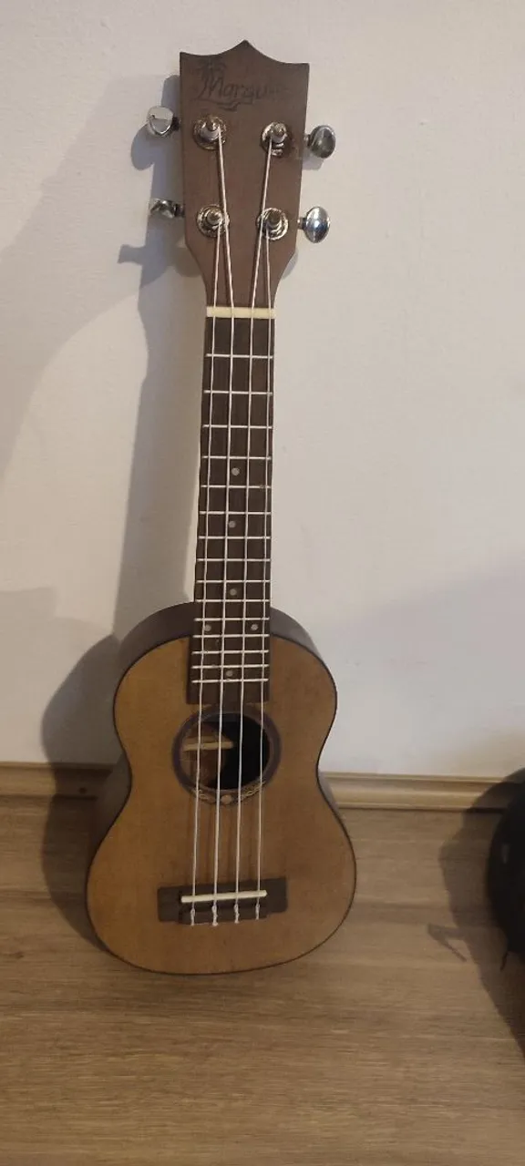 "instrumento ukulele" - Instrumentos musicais no Brasil