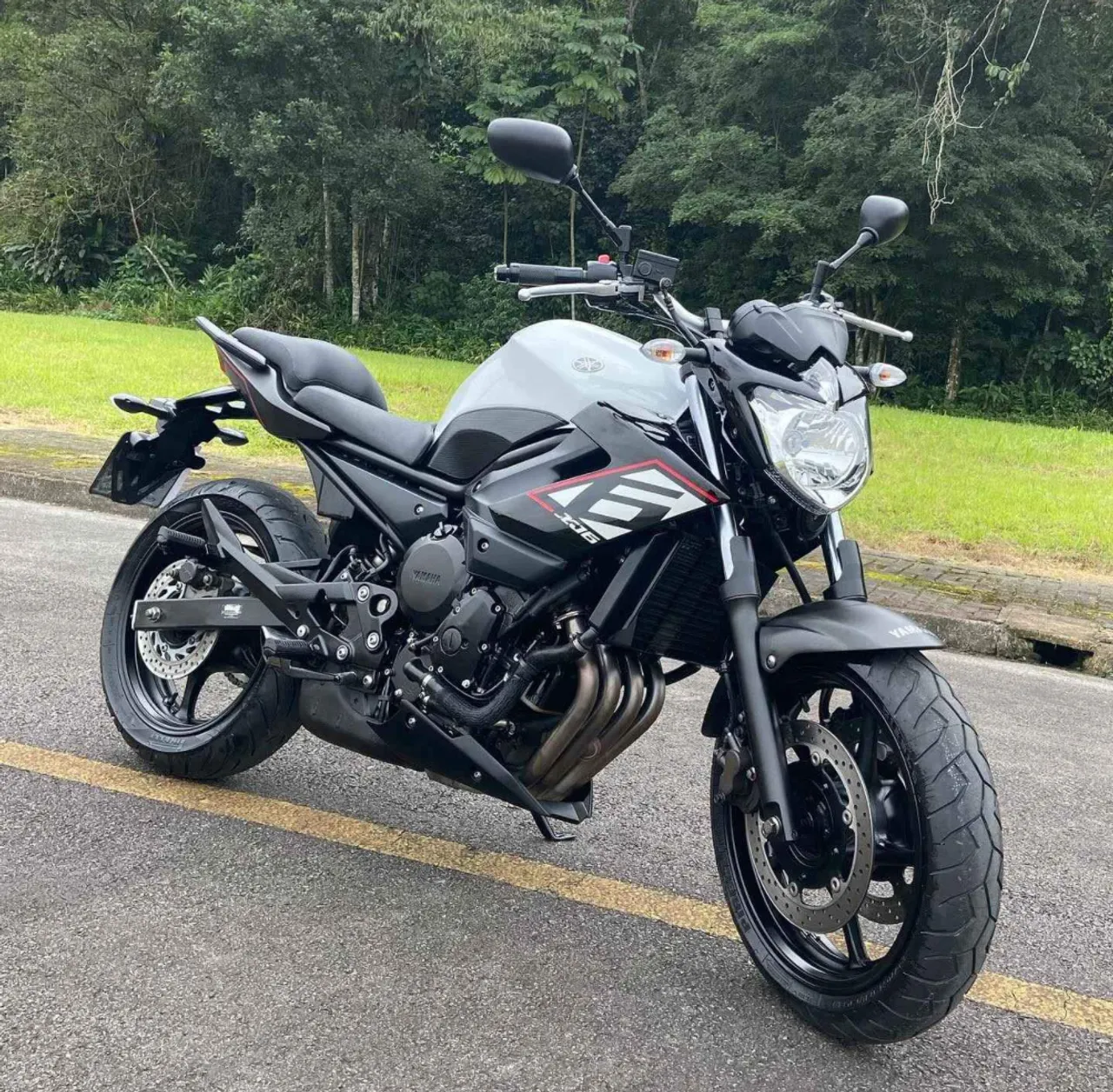 Motos Yamaha XJ6 no Brasil