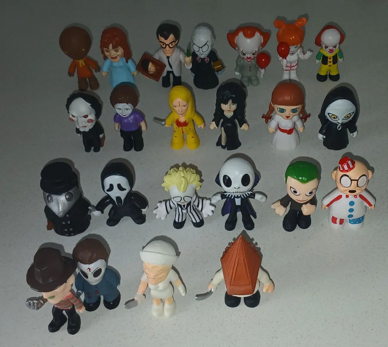 LOTE 23 BONECOS MINIATURAS 3CM DE FILMES DE TERROR HORROR FREDDY ...