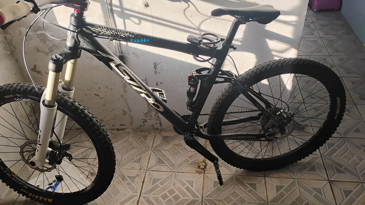 "bikes de downhill" no Brasil