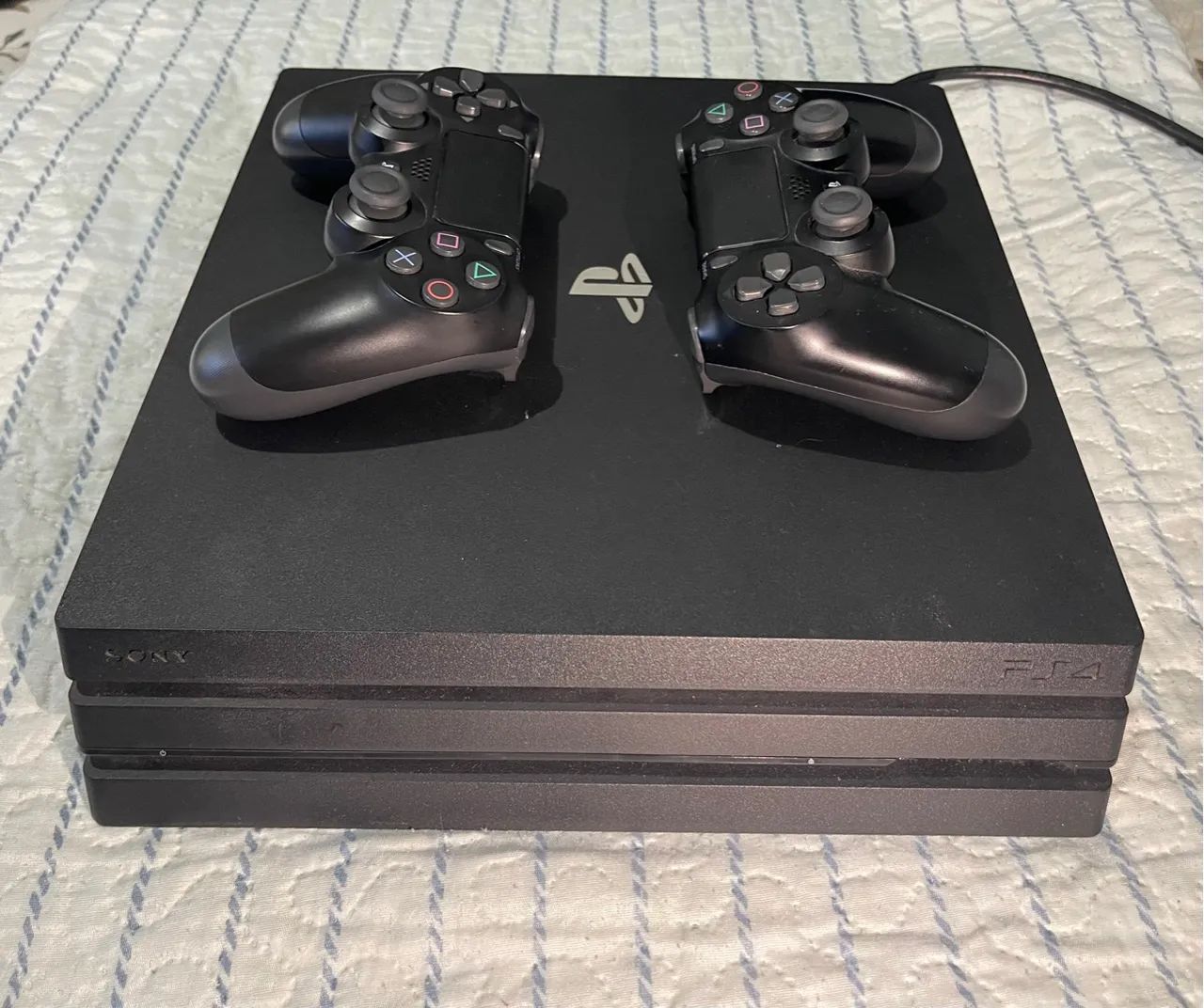 PS4 PRO 1TB + 2 CONTROLES + 2 JOGOS - SUPER CONSERVADO - Consoles de ...