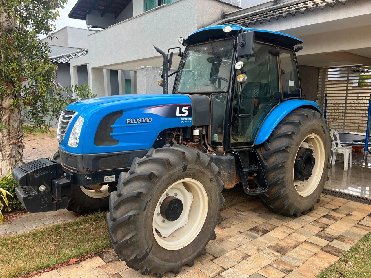 "trator ls" - Tratores e máquinas agrícolas no Brasil