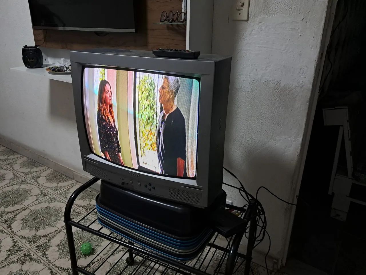 Televisão de Tubo 20.polegadas com conversor e antena - TVs - Campo ...