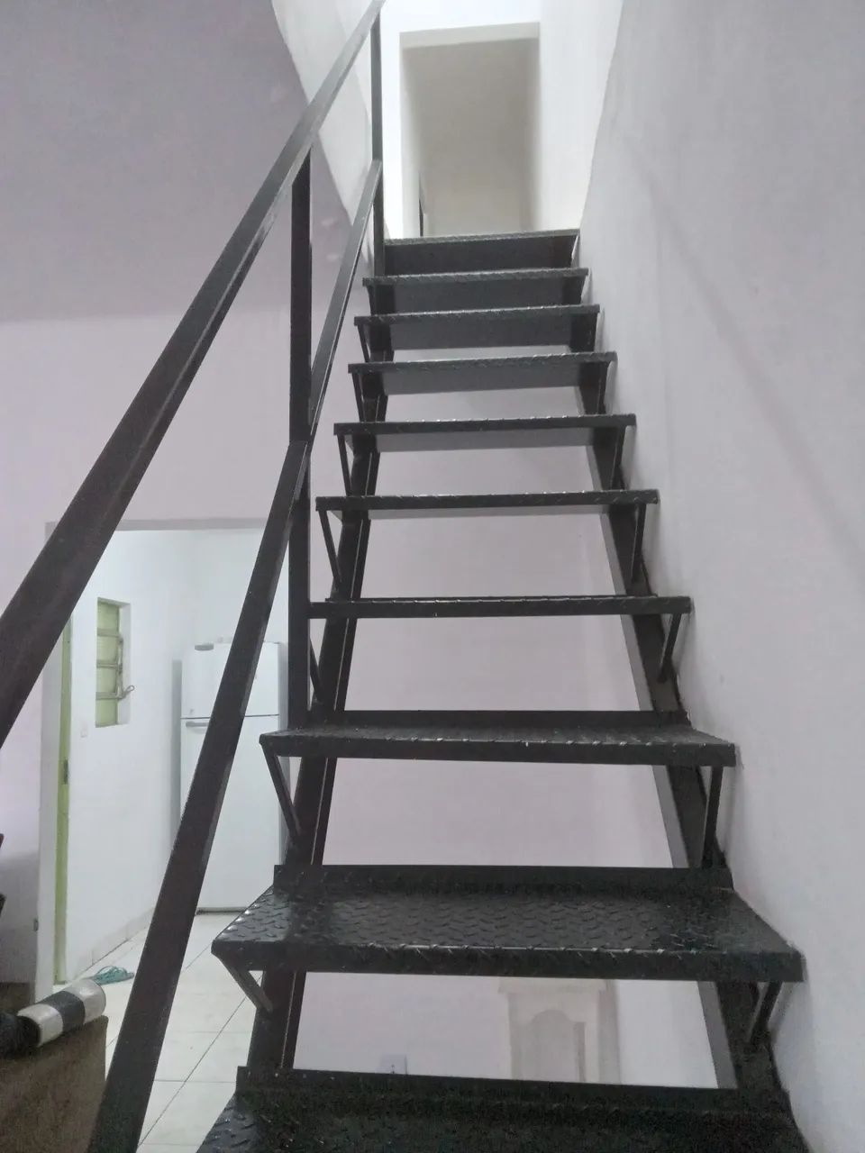 Escada de ferro reta 15 degraus patamar 60 cm - Portas e Janelas ...