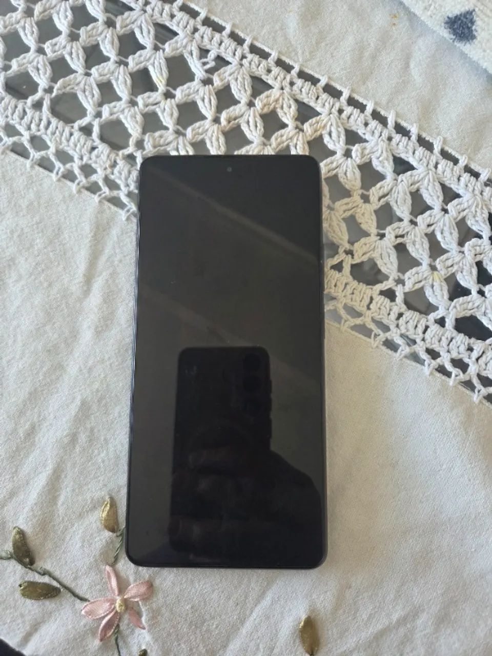 Xiaomi 11T pro 128, novinho .Pra vender rápido to pedindo R$ 700 reais ...