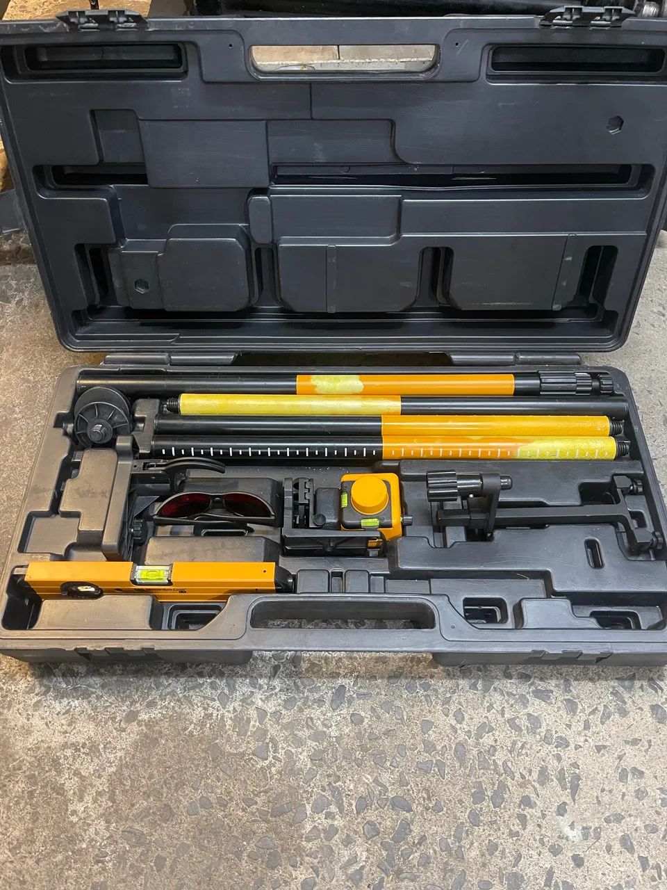 Nível a Laser Rotativo Laser Mark/Chalk Line/CST/berger com Tripé - Kit ...