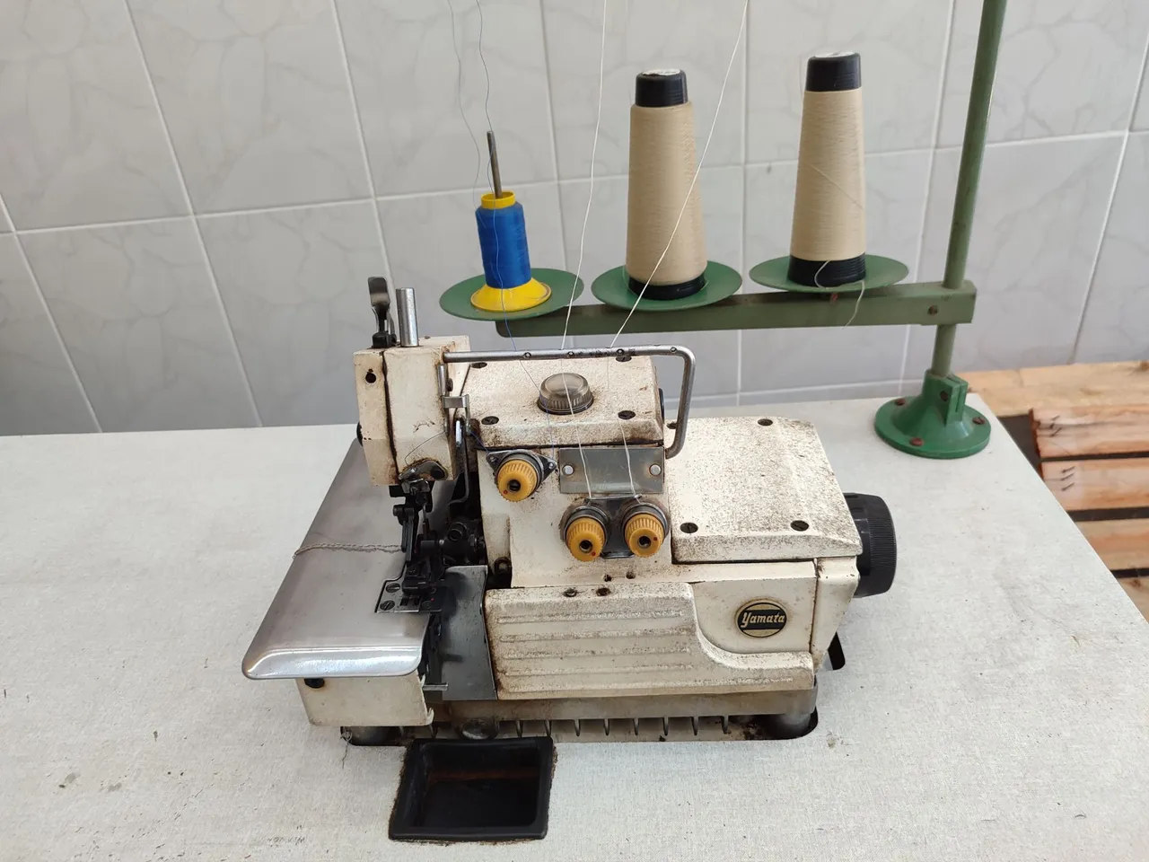 "maquina overlock yamata industrial" - Máquinas para produção ...