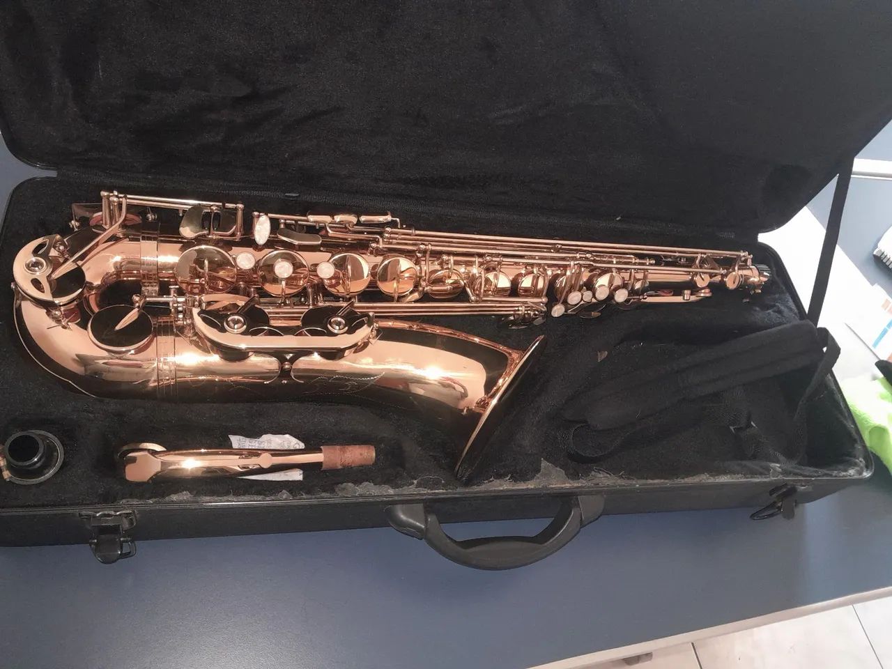 Saxofone Tenor Dourado - Instrumento Musical - Hobbies e coleções ...