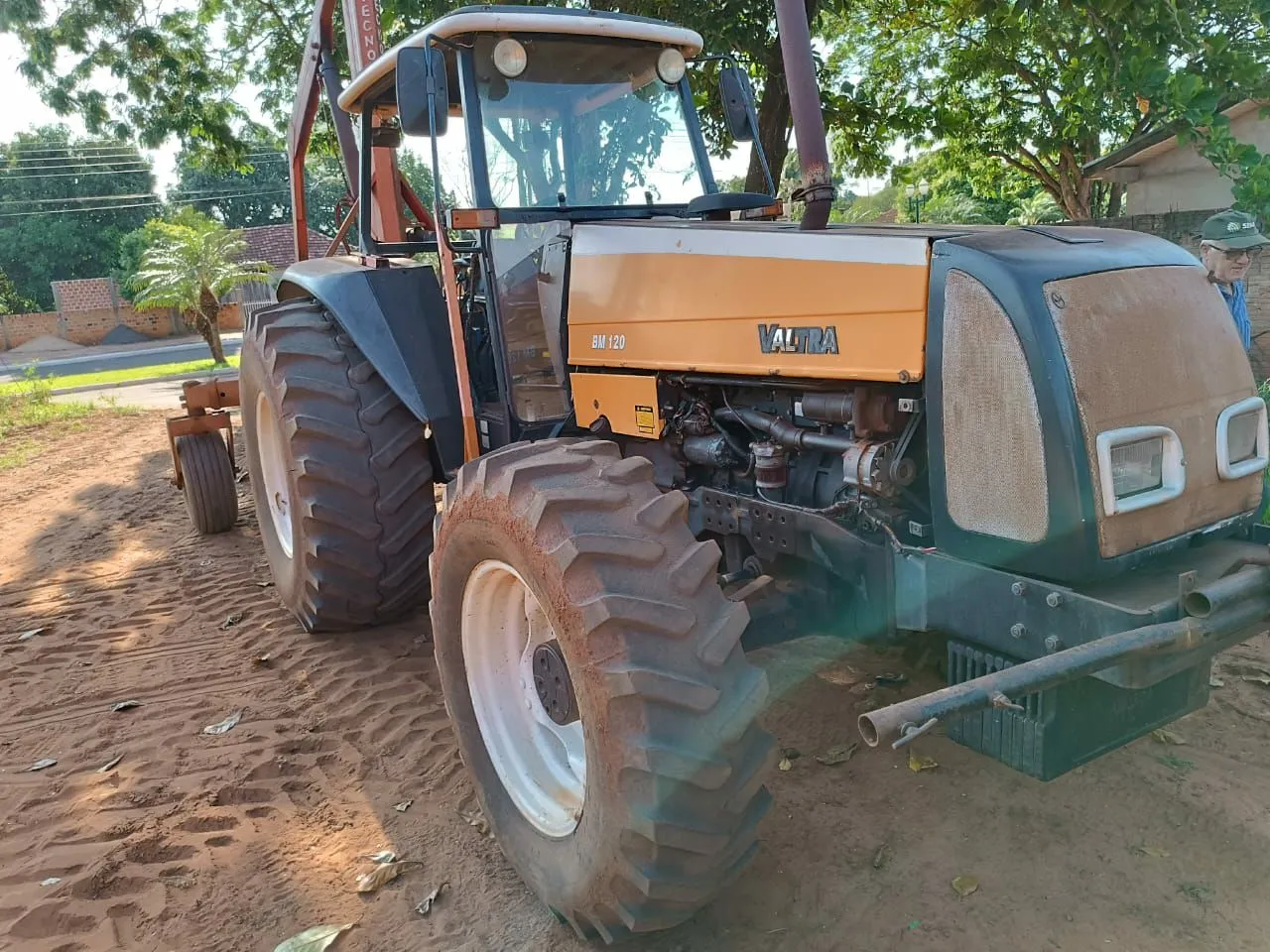 "trator pequeno" - Tratores e máquinas agrícolas no Brasil