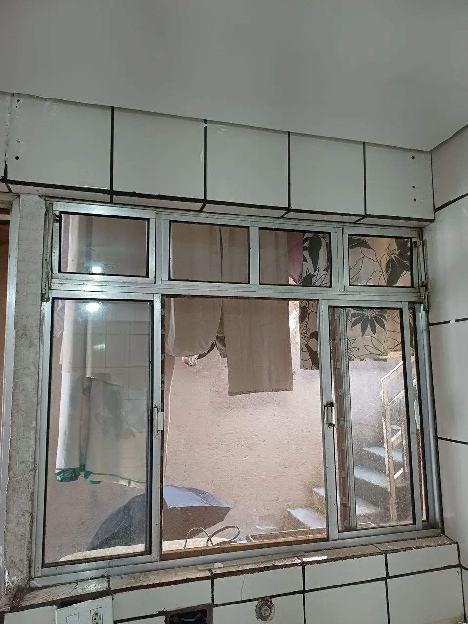 Janela de alumínio altura 97/ largura 118 lado direito - Portas e ...