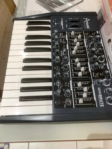 "minibrute" no Brasil
