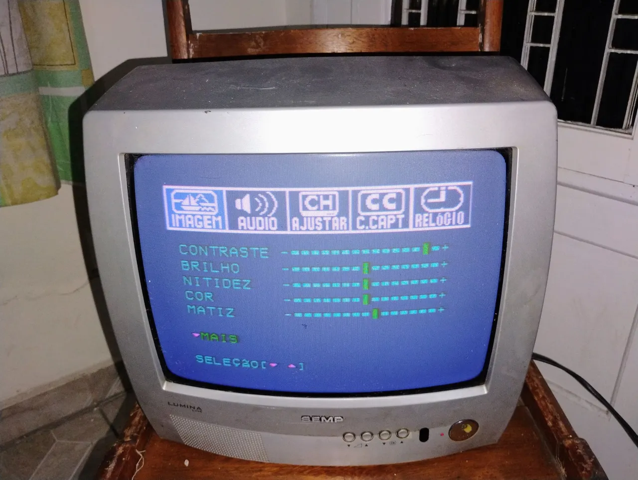 "tv de tubo" - TVs no Brasil