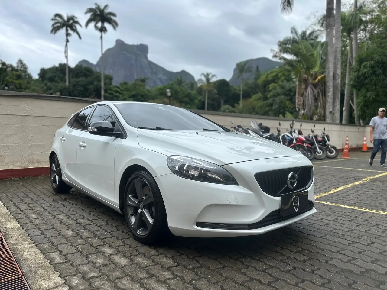 VOLVO V40 2018 Usados e Novos - Zona Oeste, RJ