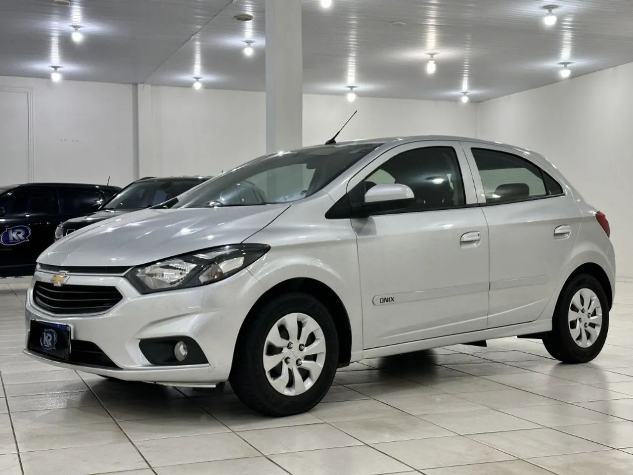 CHEVROLET ONIX 2018 Usados e Novos