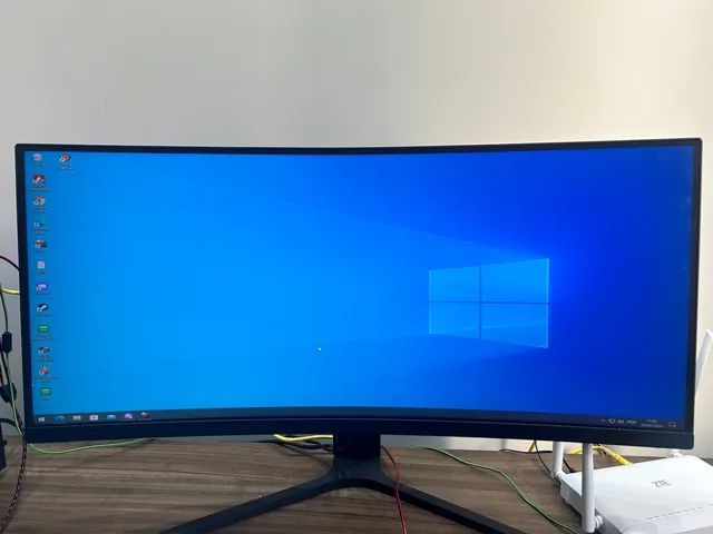 Monitor Curvo no Brasil