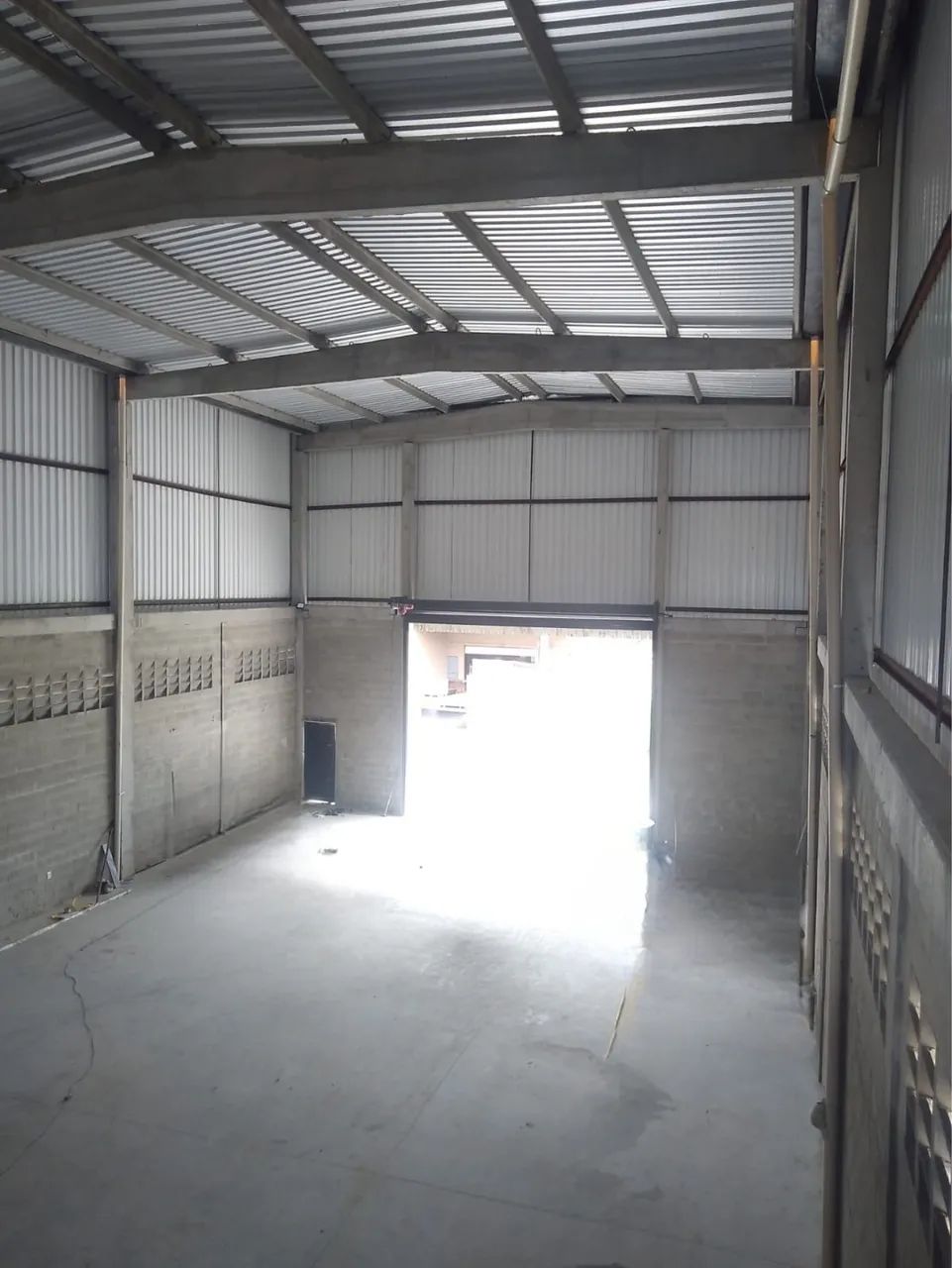 Alugo galpão próximo ao shopping avenida - Comércio e indústria - SIM ...