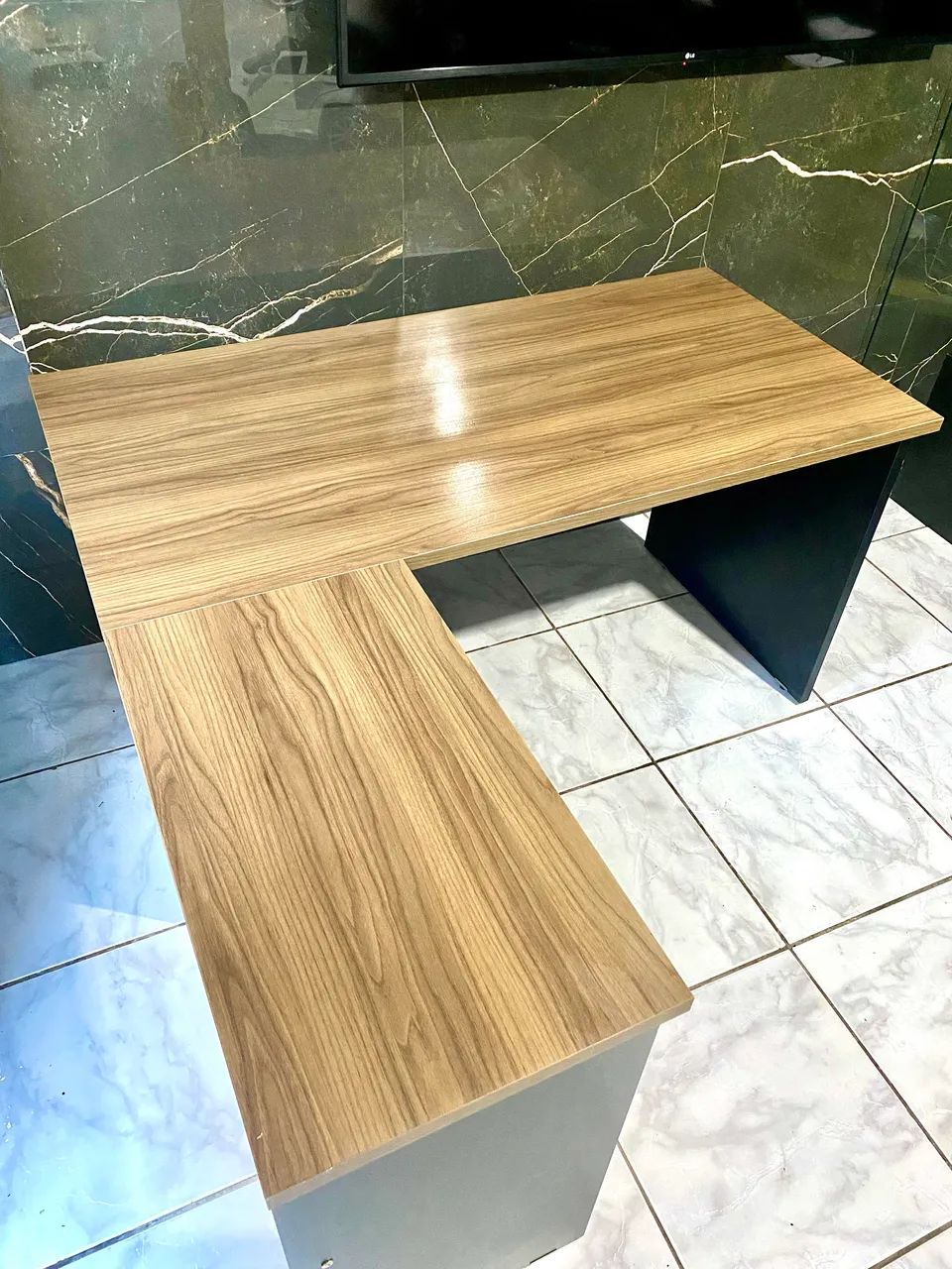 Mesa em L seminova grande 140C x 140C x 70L x 74A - Móveis de ...