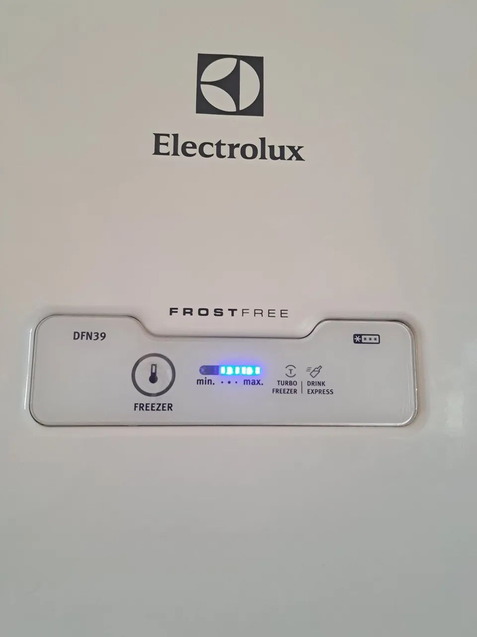 Na compra da Geladeira, leva uma Árvore de Natal de brinde ...