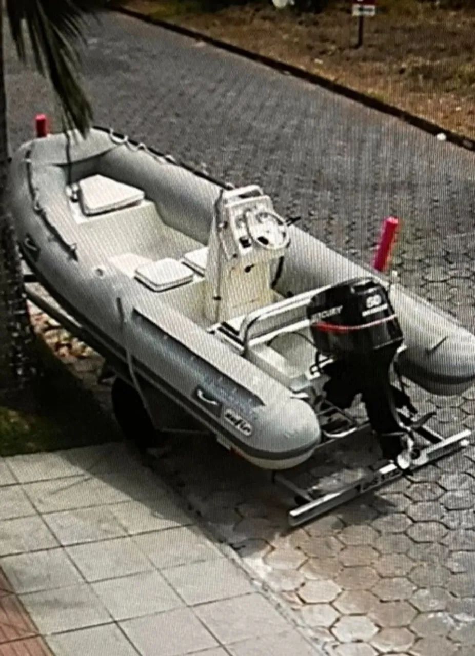 Bote inflavel Zefir 4.2 e motor Mercury 50hp - Barcos e aeronaves ...