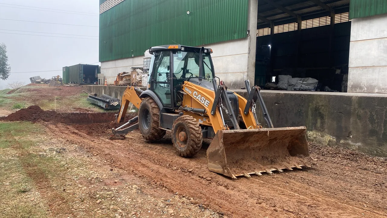 "retro escavdeira" no Brasil