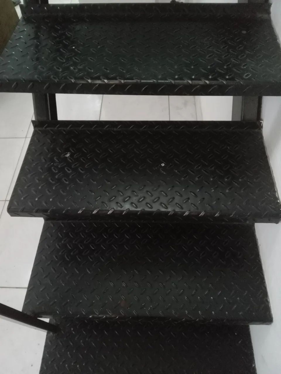 Escada de ferro reta 15 degraus patamar 60 cm - Portas e Janelas ...