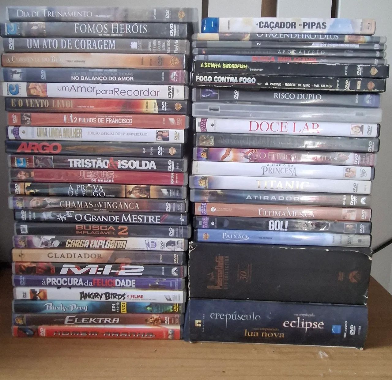Lote de 41 DVDs + Box de O Poderoso Chefão + Box de Crepusculo - DVD ...
