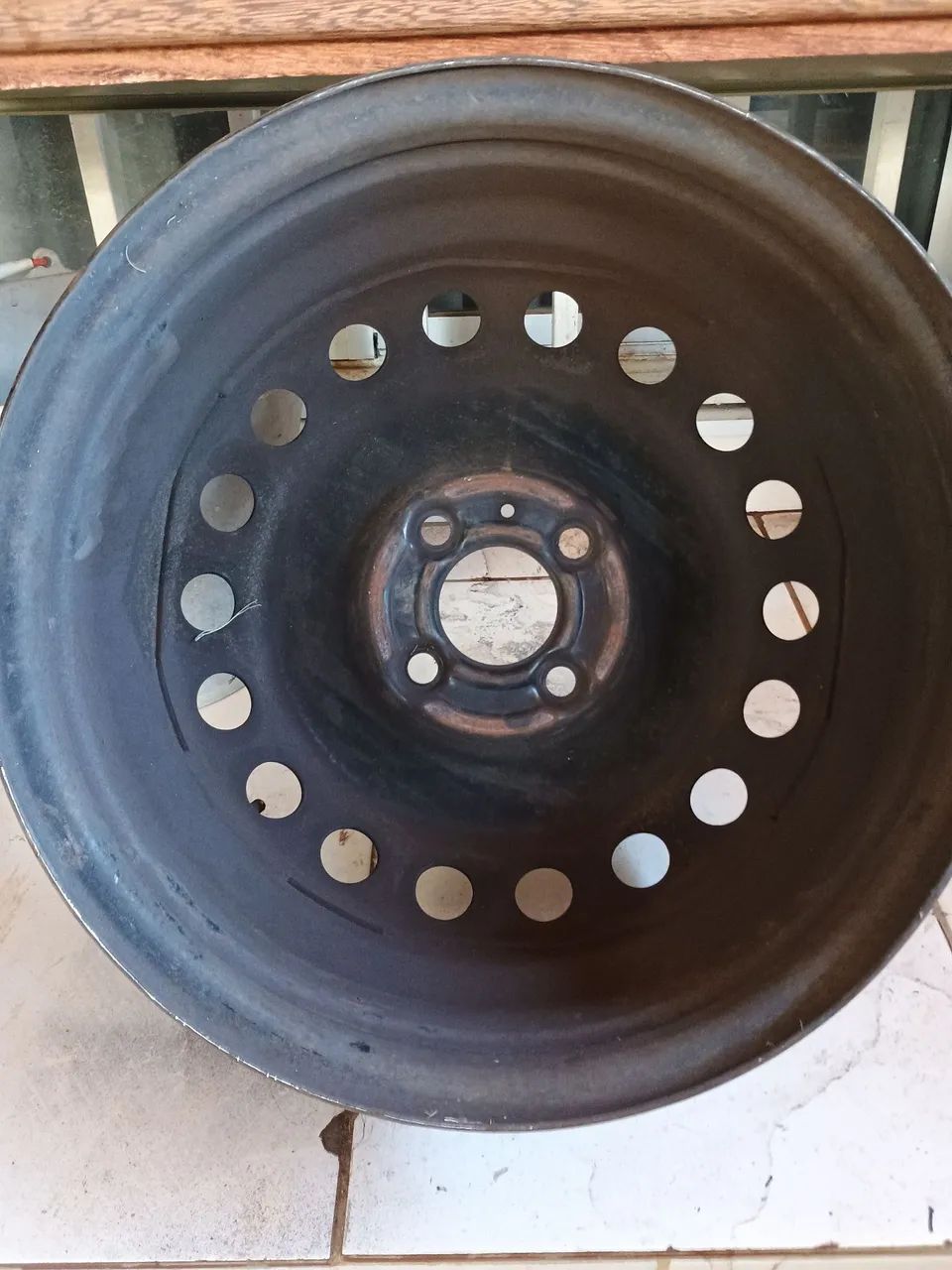 Vendo jogo de rodas originais Renault Sandero aro 15 com calotas ...