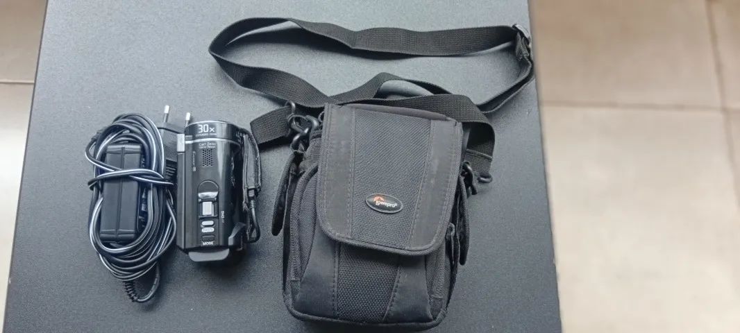 Filmadora Sony HDR-CX210 de alta definição, 5.3 MP, com zoom óptico de ...