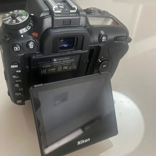 Vendo Camera Fotografica NIKON D7500 + 2 lentes + case Pelican1510 ...