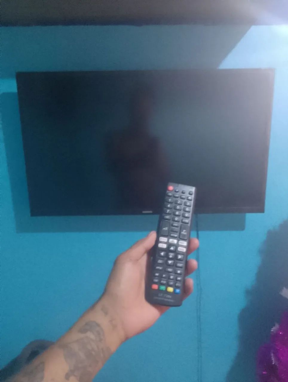 Vendo uma televisão smart 32 polegadas funcionando perfeitamente mas ...
