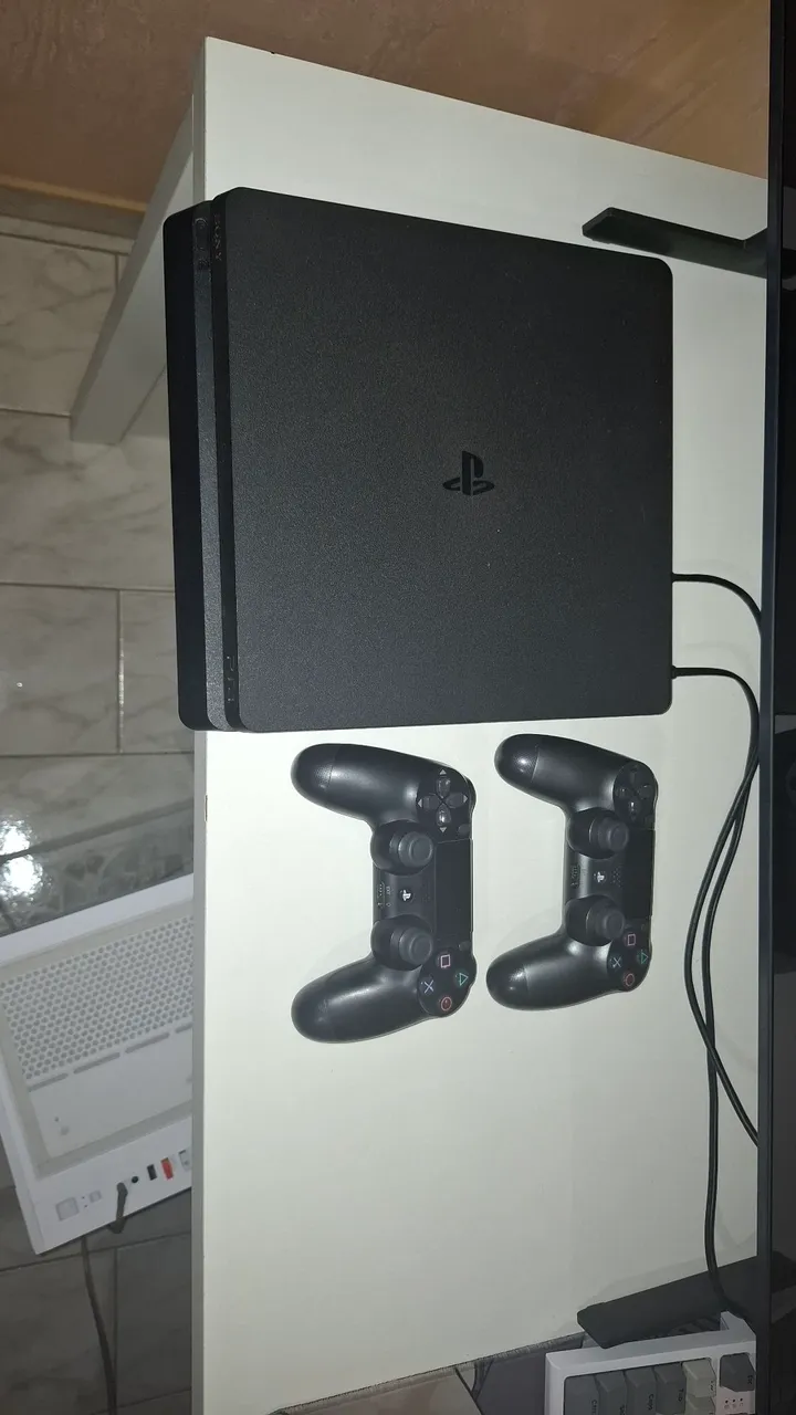 "console ps4 com 2 controles" - Consoles de Vídeo Game no Brasil