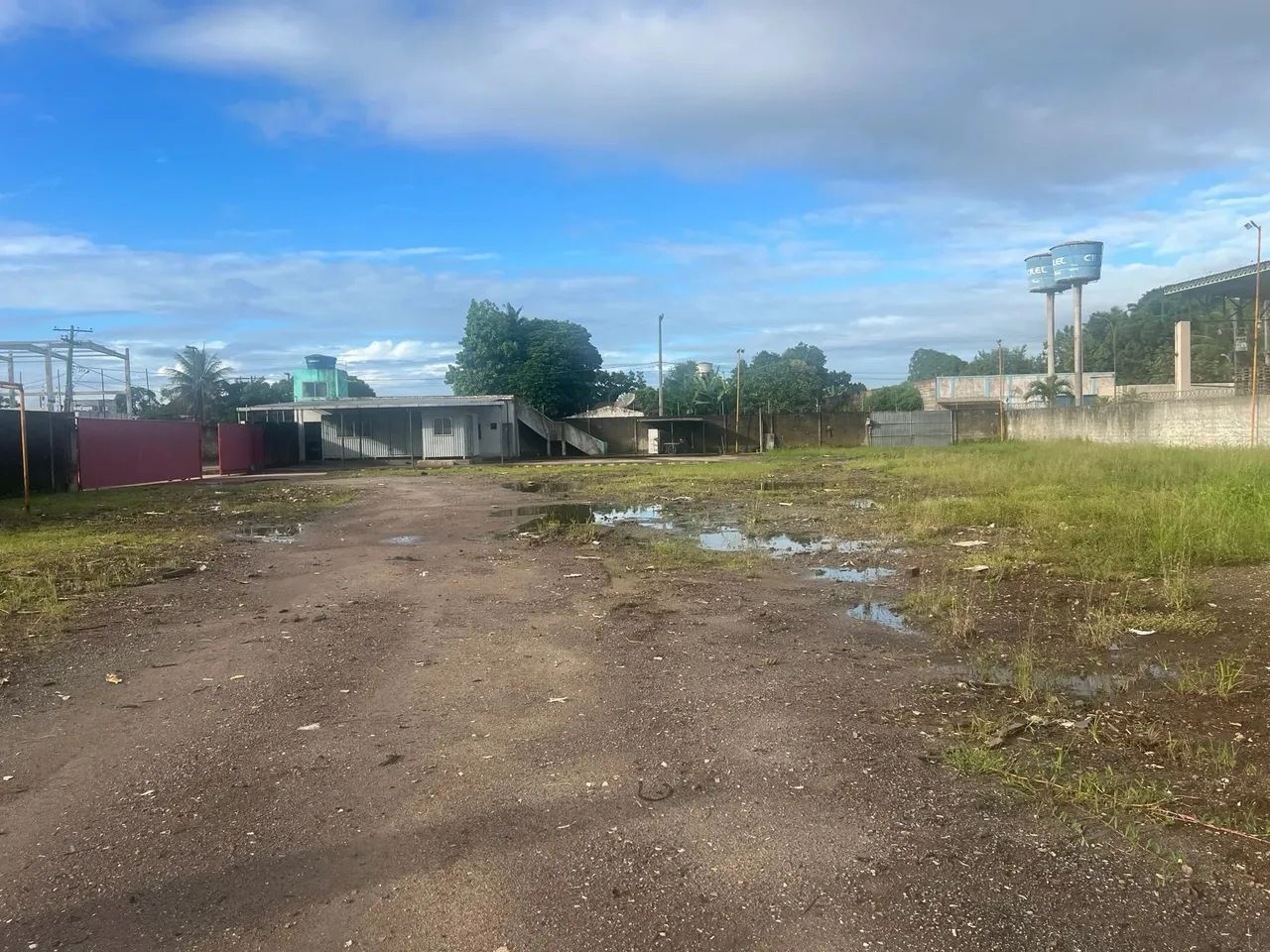 ALUGA-SE ÁREA DE 4.000 m² MURADA | ESTRUTURA COM ESCRITÓRIO ACESSO À BR ...