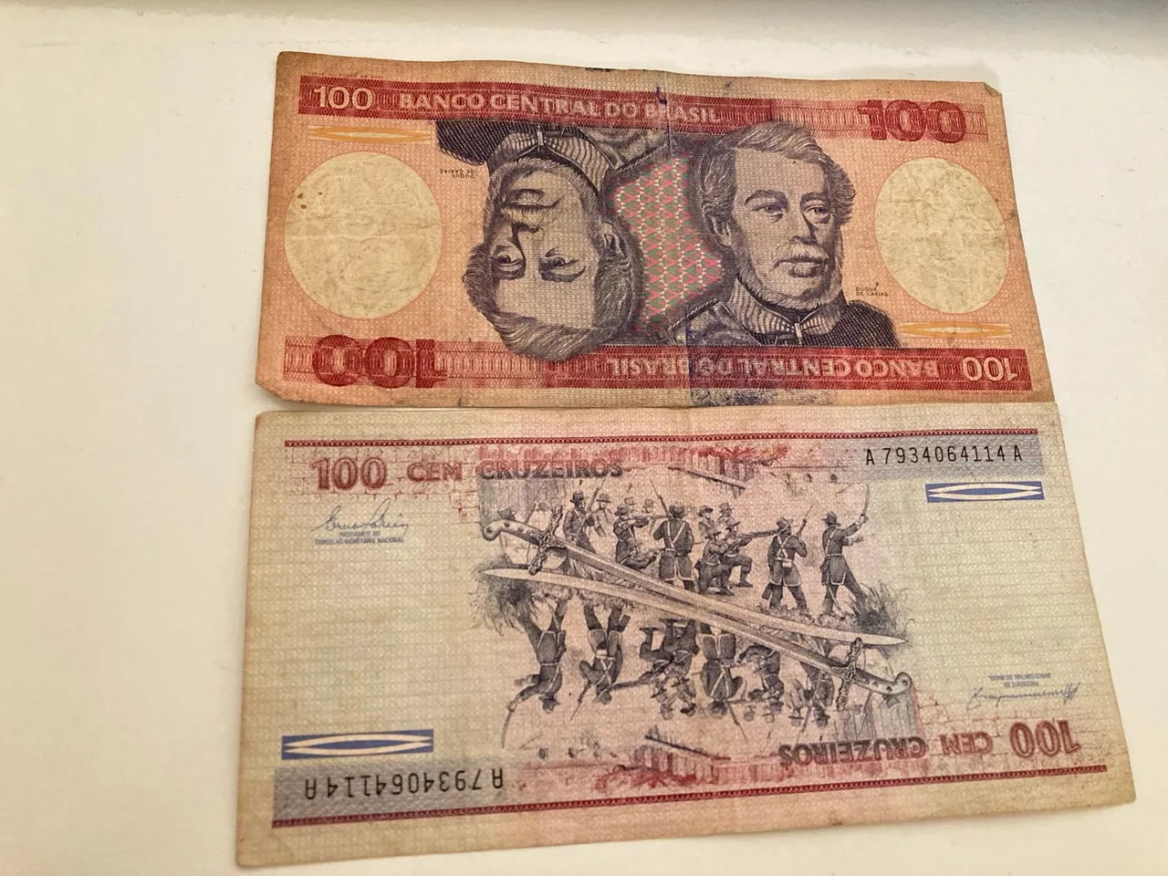 "nota de 100 antiga" no Brasil