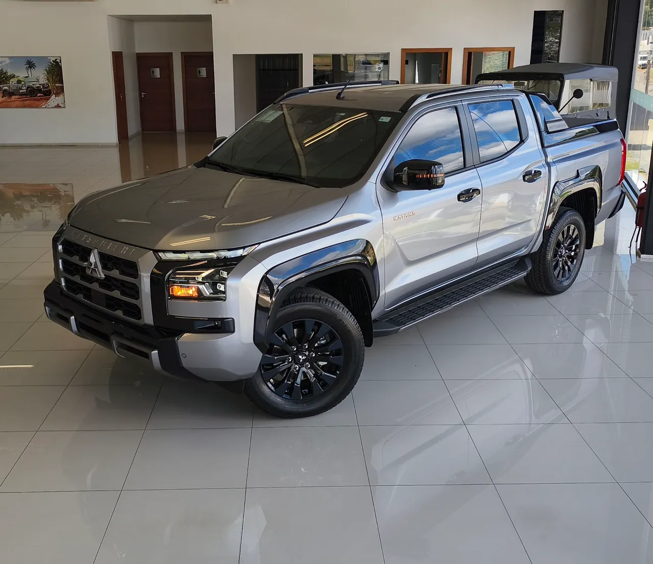 Mitsubishi TRITON KATANA 2.4 CD 4X4 TB DIESEL AUT. Usados e Novos