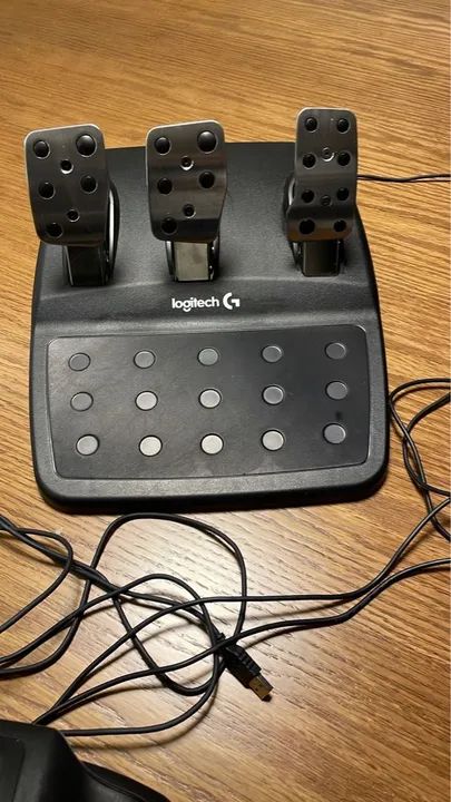 "volantes logitech" no Brasil