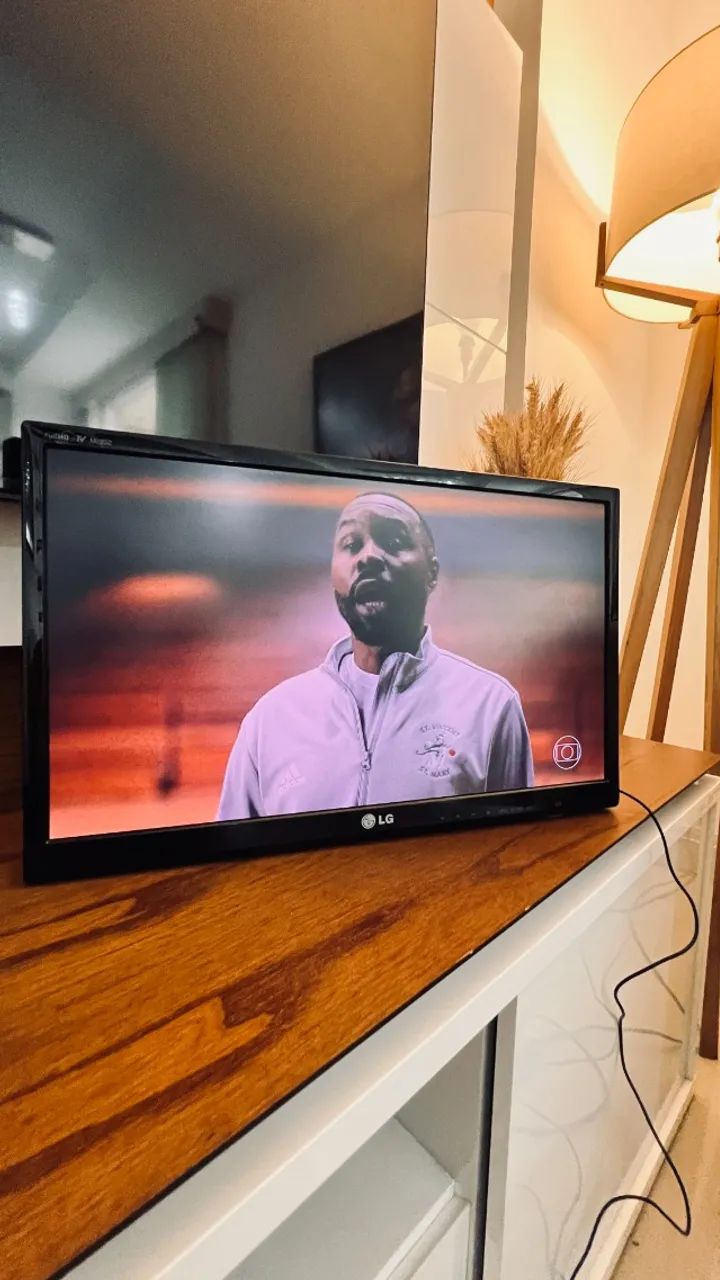 TV/Monitor LG 22? Full HD + Suporte Parede - Impecável - TVs ...