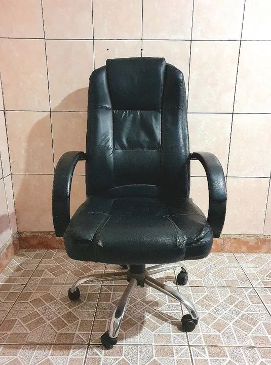 Cadeira Presidente Giratória Poltrona Preta - FORTT FT-C300 - Bancos e ... Cadeira Presidente Giratória Poltrona Preta - FORTT FT-C300 - Bancos e ...
