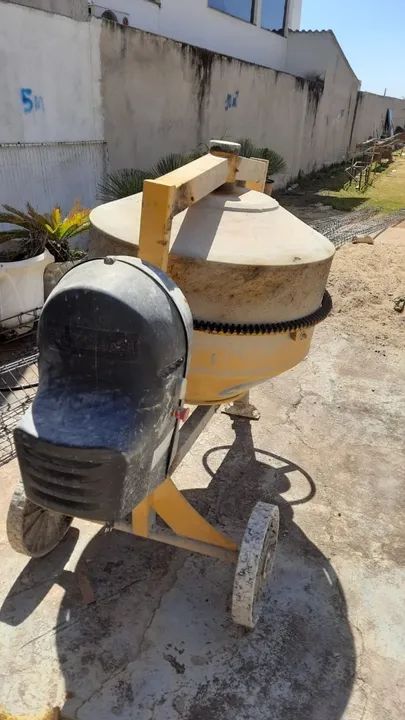 Betoneira Menegotti Monofasica 400 L com motor 2HP Usada em Ótimo ...
