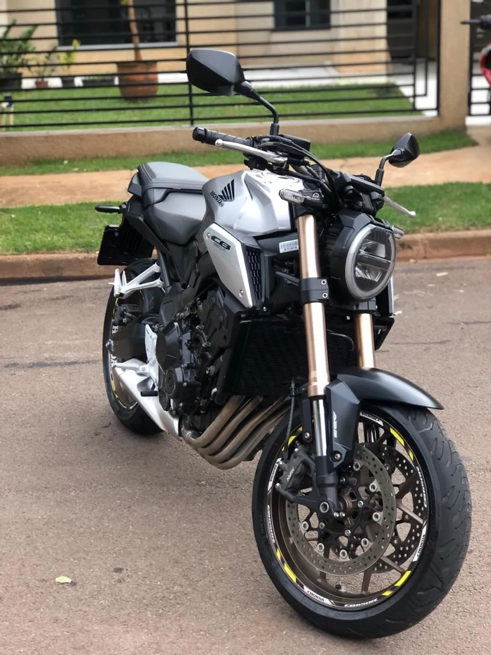 Motos HONDA CB 650R no Brasil