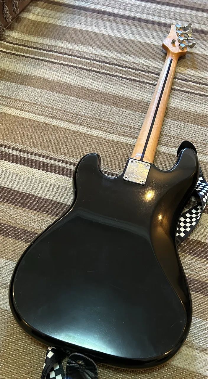 Precision Bass Washburn Lyon, modificado! (4 cordas) - Instrumentos ...