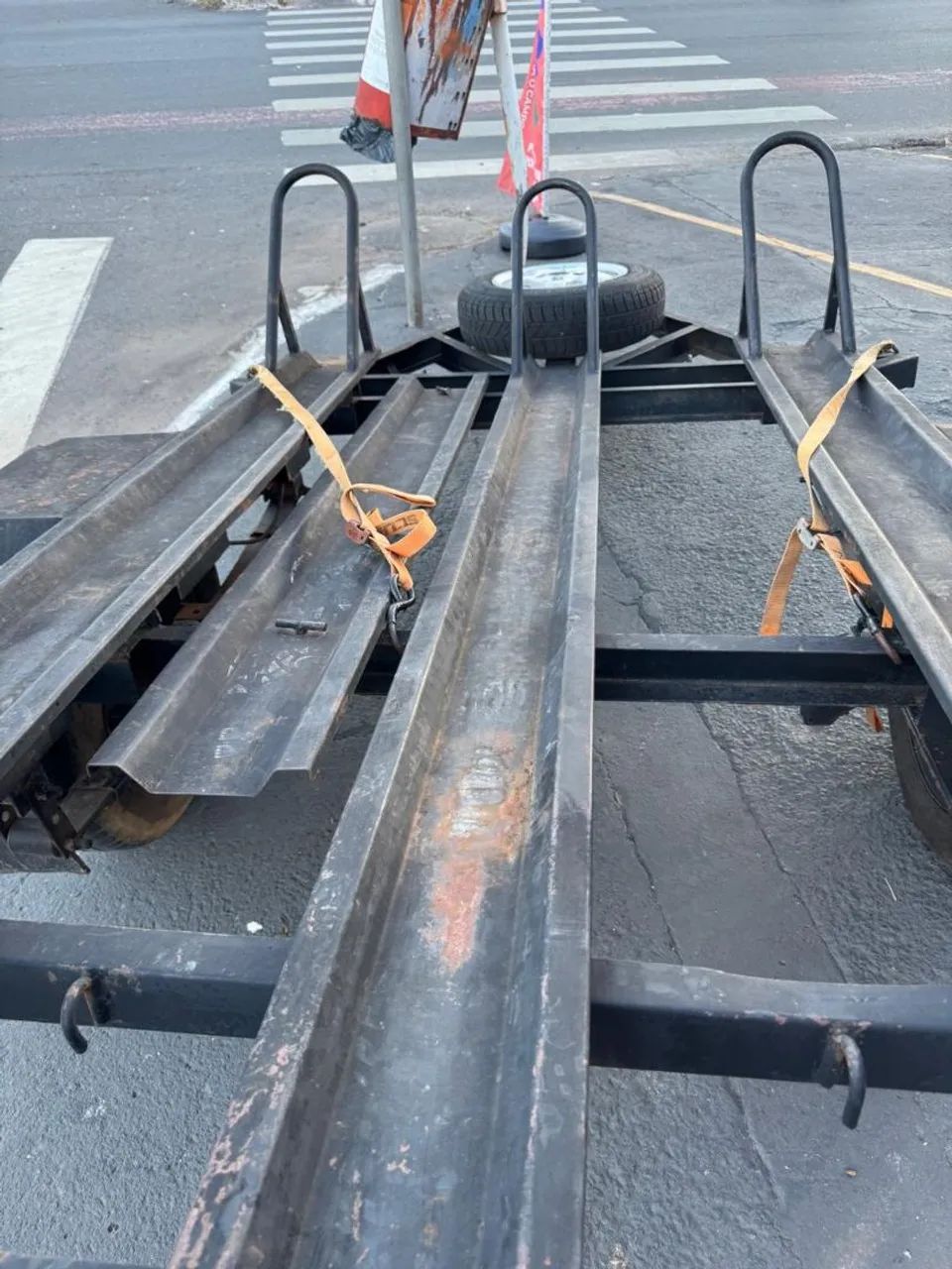 Vendo carretinha reboque 3 moto valor 4000,00 falar Wesley 62 ...