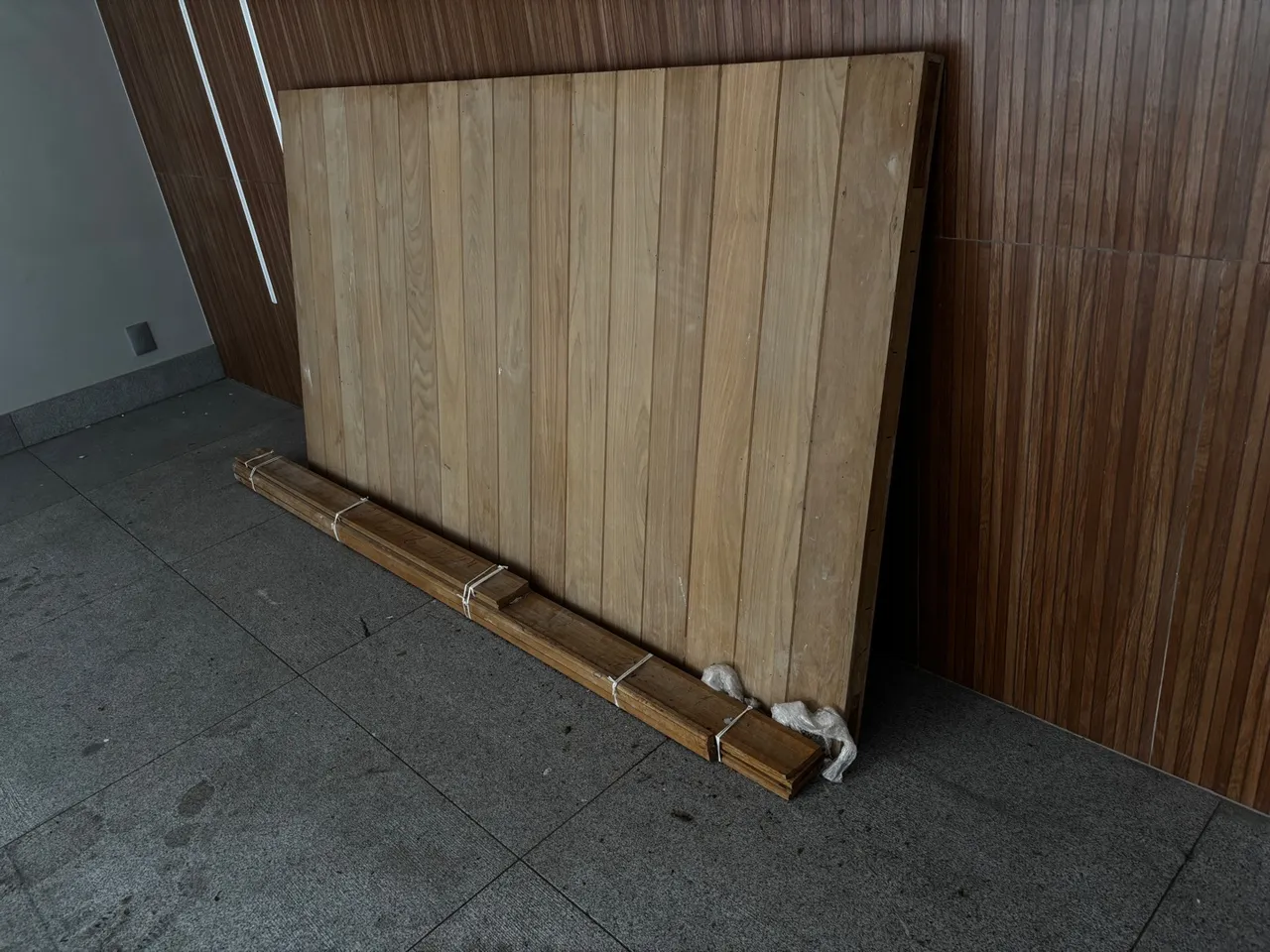 "alisar de porta" no Brasil