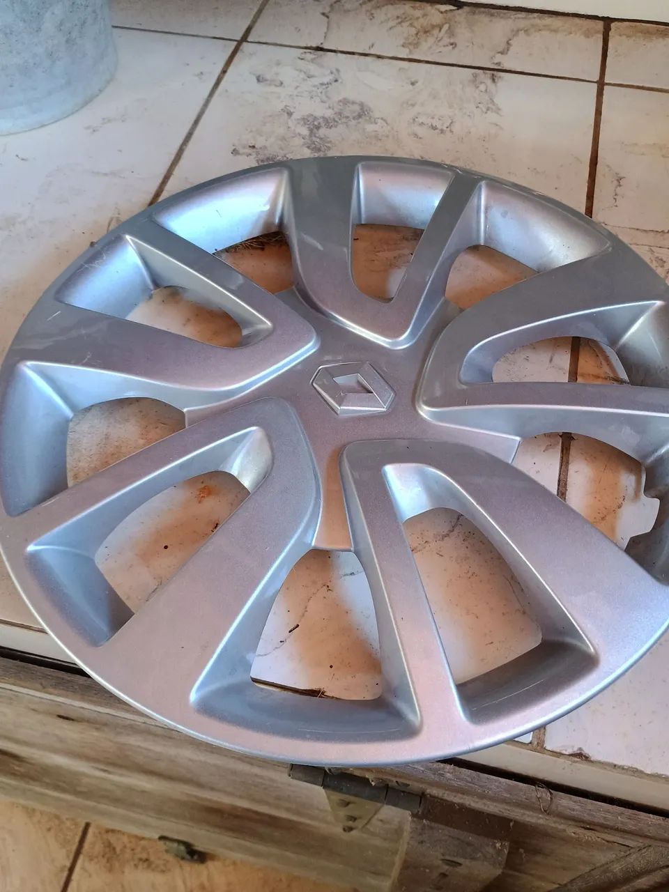 Vendo jogo de rodas originais Renault Sandero aro 15 com calotas ...